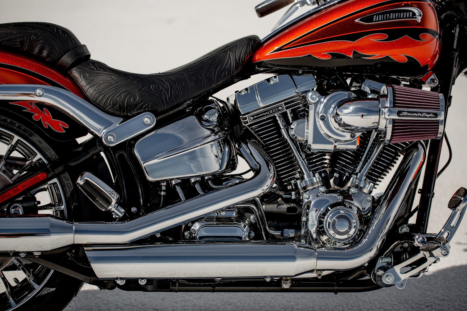 Racing Cafè: Harley-Davidson FXSBSE CVO Breakout 2014