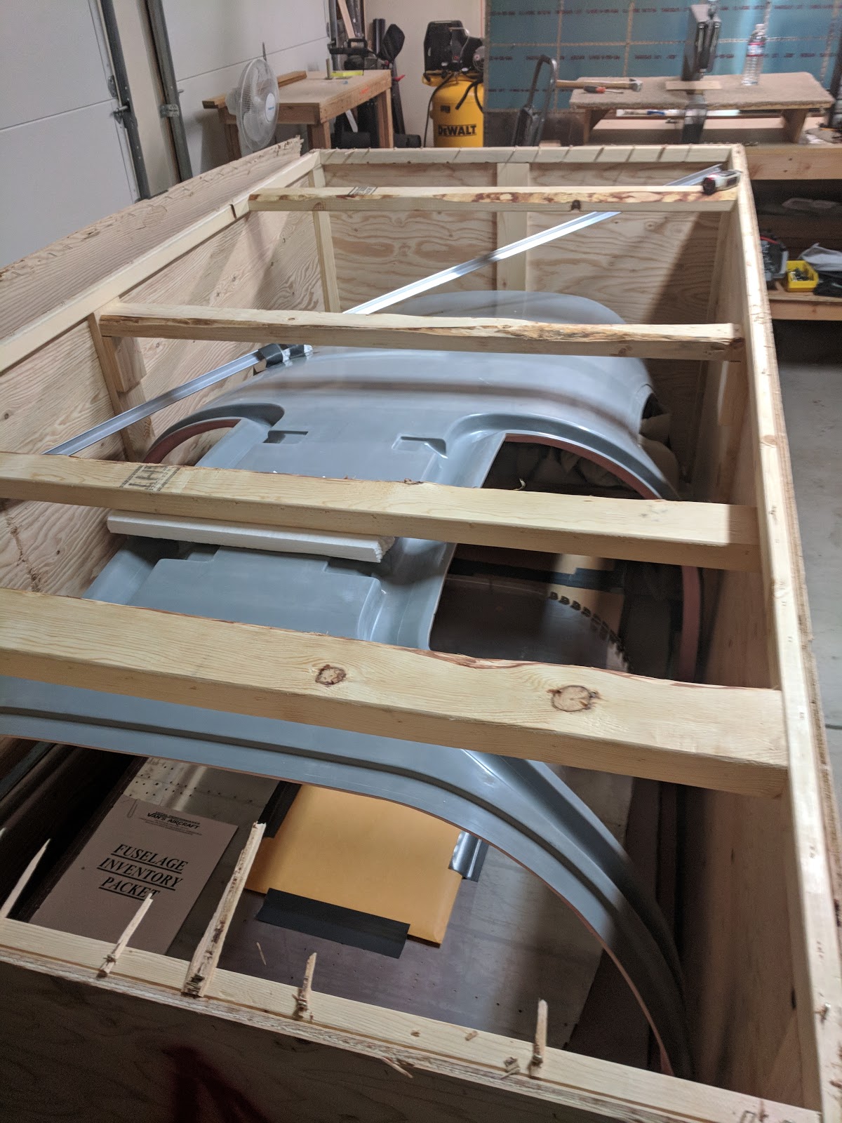 Damazio family's RV-10 project: Fuselage kit arrival