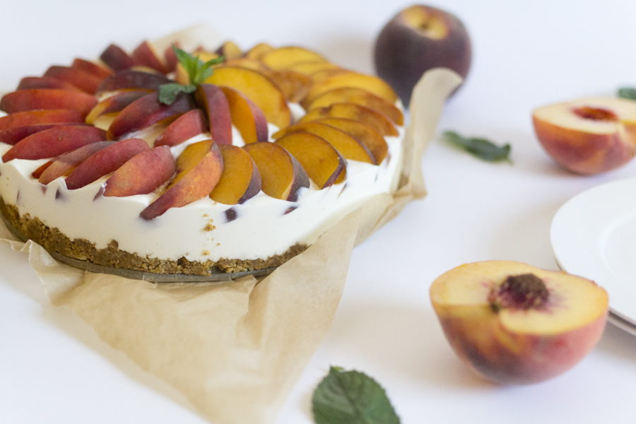 Everyday Emotion: Velvet cold cheesecake with peaches