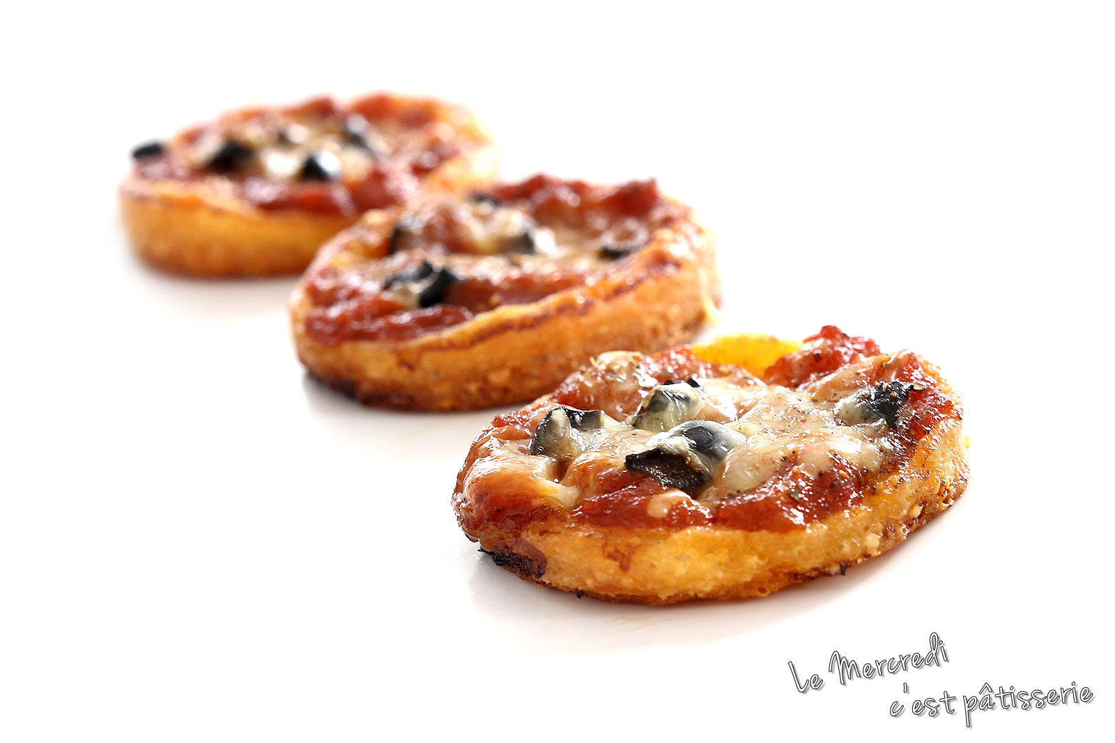 Mini cheese pizzas