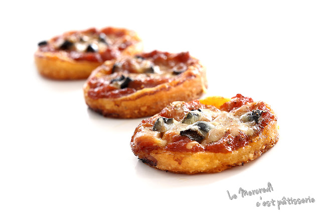 Mini cheese pizzas