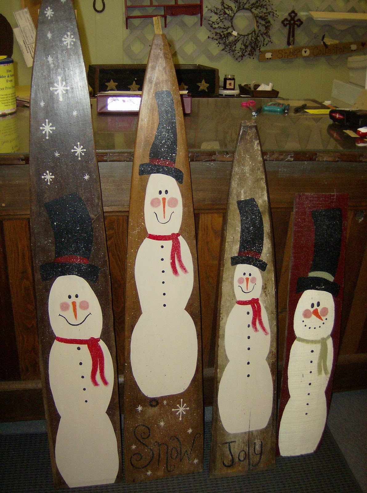 Country Lane Crafts & Antiques: Fur Boards decked out for Christmas