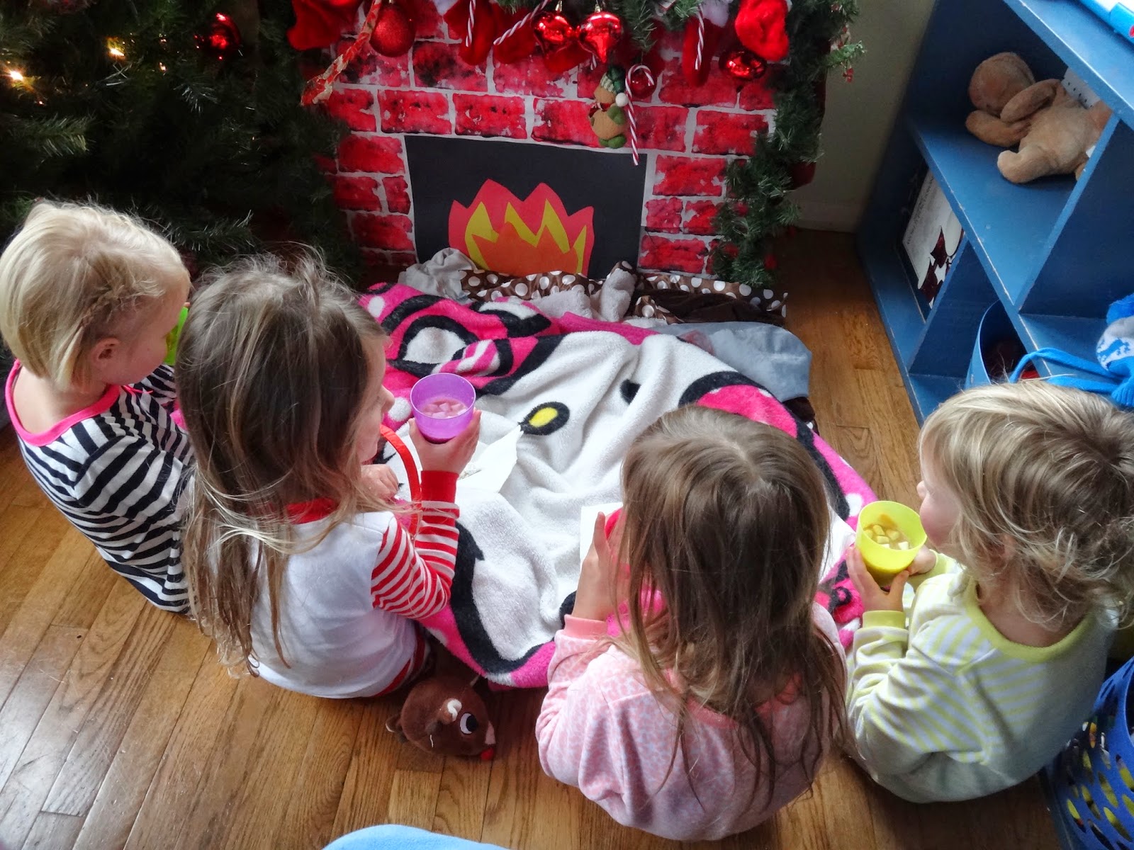 Little Stars Learning: Christmas Dramatic Play