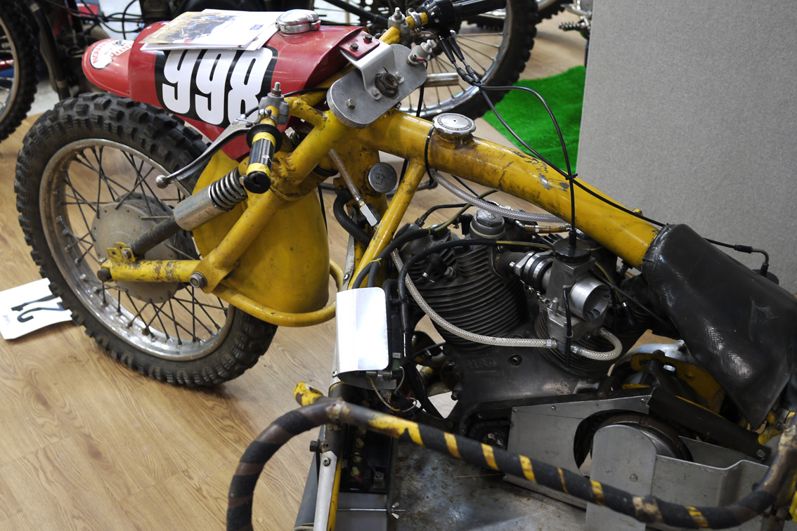 VINTAGE GRASSTRACK: Vincent Power!