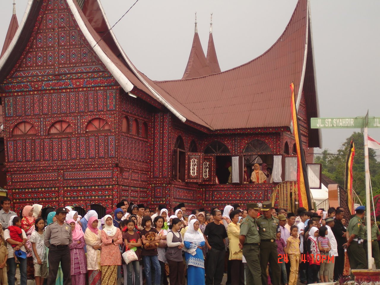 KEUNIKAN DARI SUKU MINANGKABAU | scrap of journey