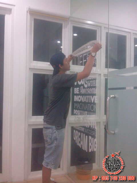 Jasa Pembuatan Cutting Sticker Untuk Toko dan Kantor