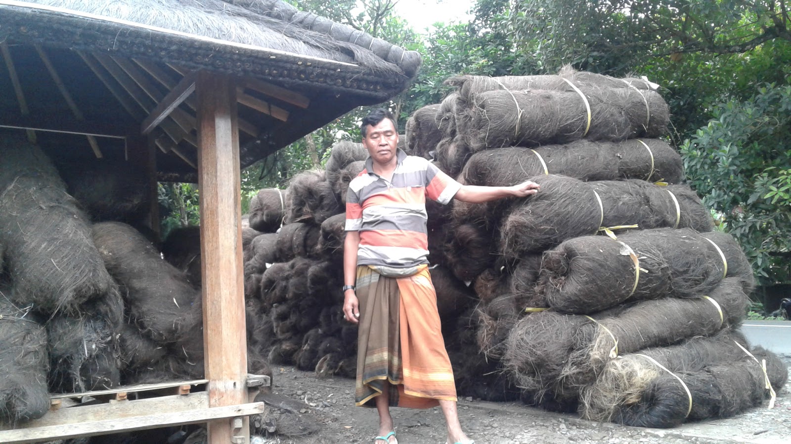Berugak Atap Ijuk Gunung Sari Tahan Hingga Ratusan Tahun ~ Lombok Atraktif