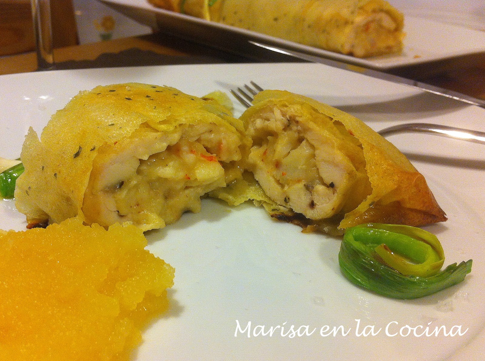 Enrollado de Pollo con Bechamel de Marisco