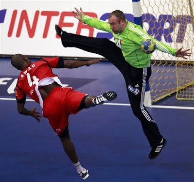Andebol e Arbitragem: DESQUALIFICAÇÃO DO GUARDA-REDES EM CONTRA-ATAQUES ...