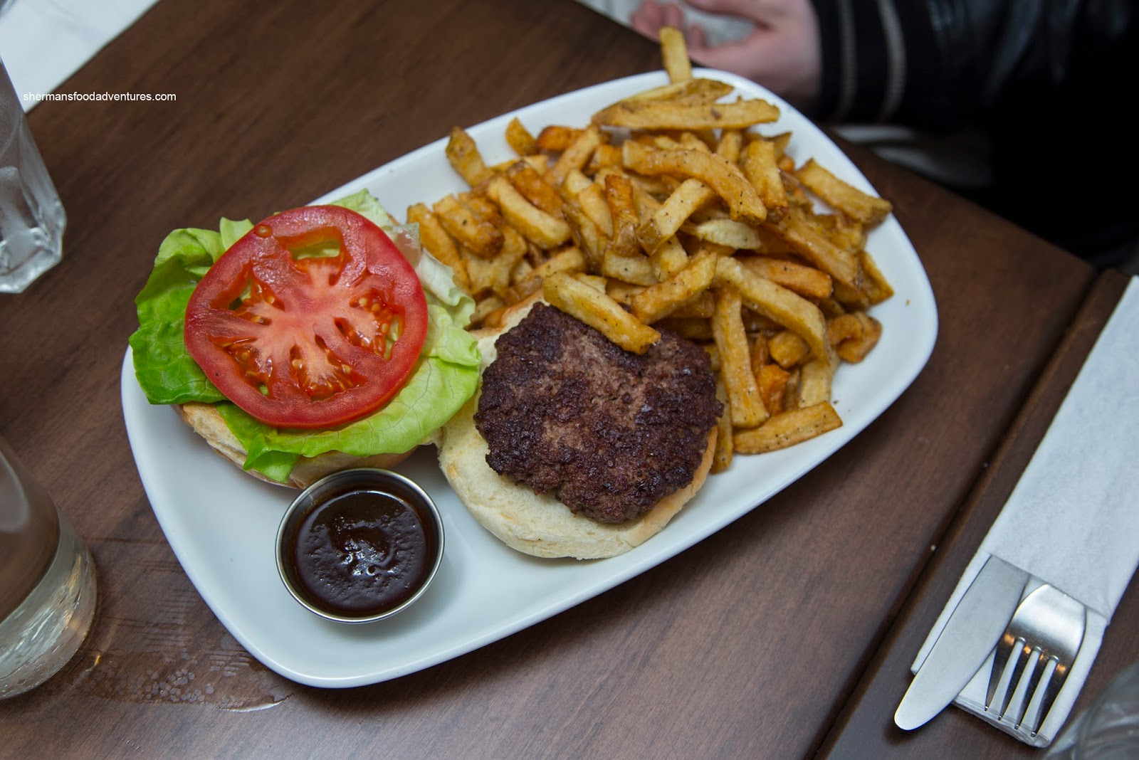 Sherman s Food Adventures Bin 4 Burger Lounge sherman-s-food-adventures-bin-4-burger-lounge
