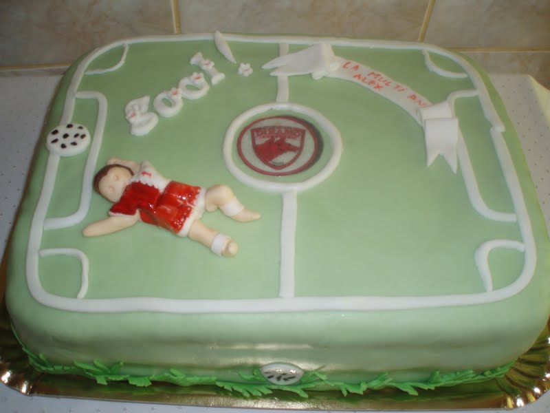 TORTURI SI PRAJITURI IN GALATI: TORT TEREN DE FOTBAL ,,DINAMO"