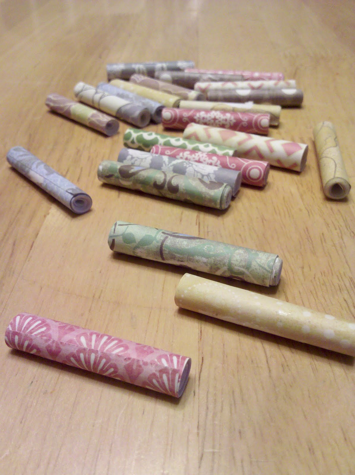 Musings of a Mrs.: Rolled Paper Frame