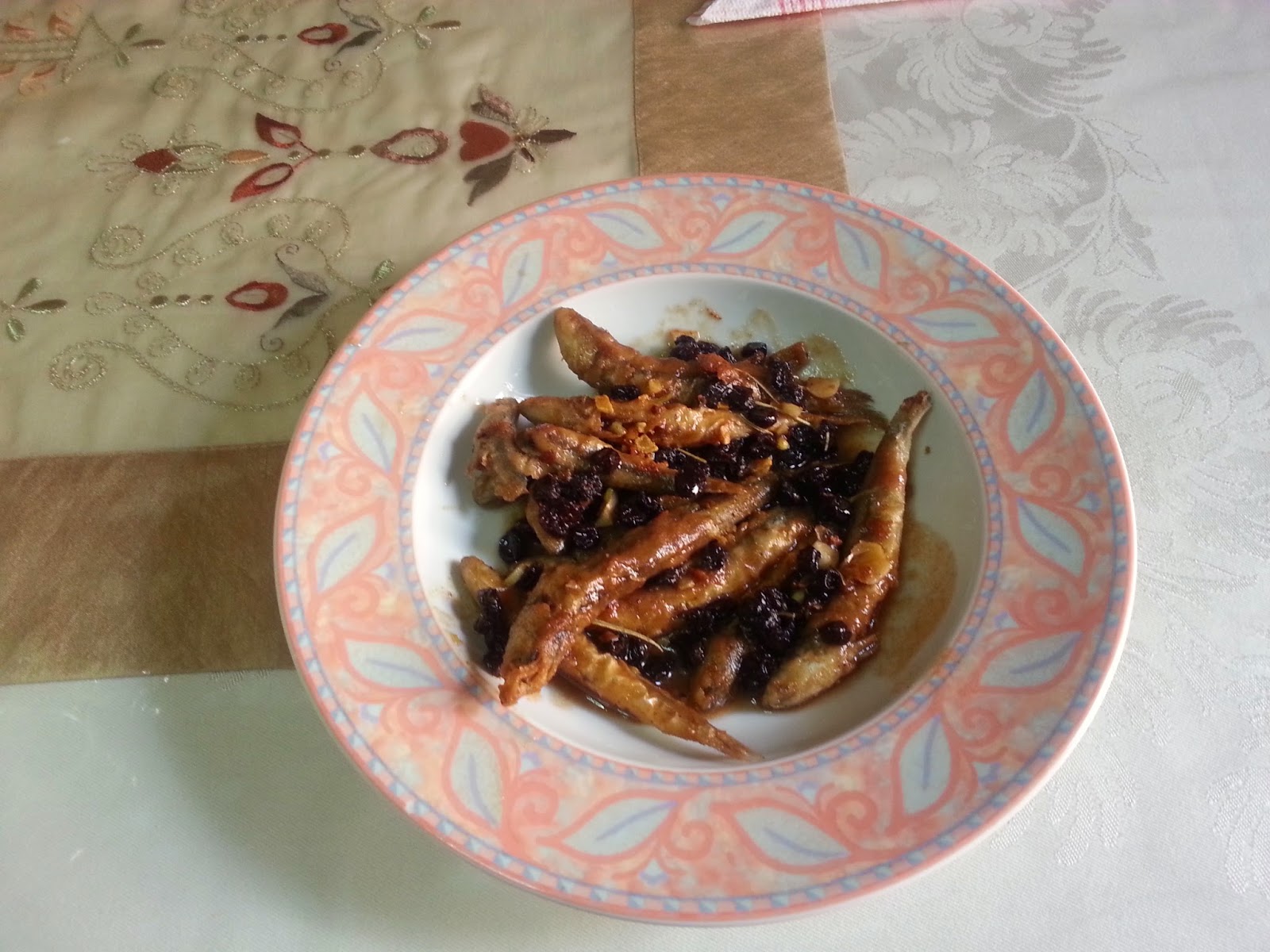 Momzcuisine : Fried Whitebait With Raisins