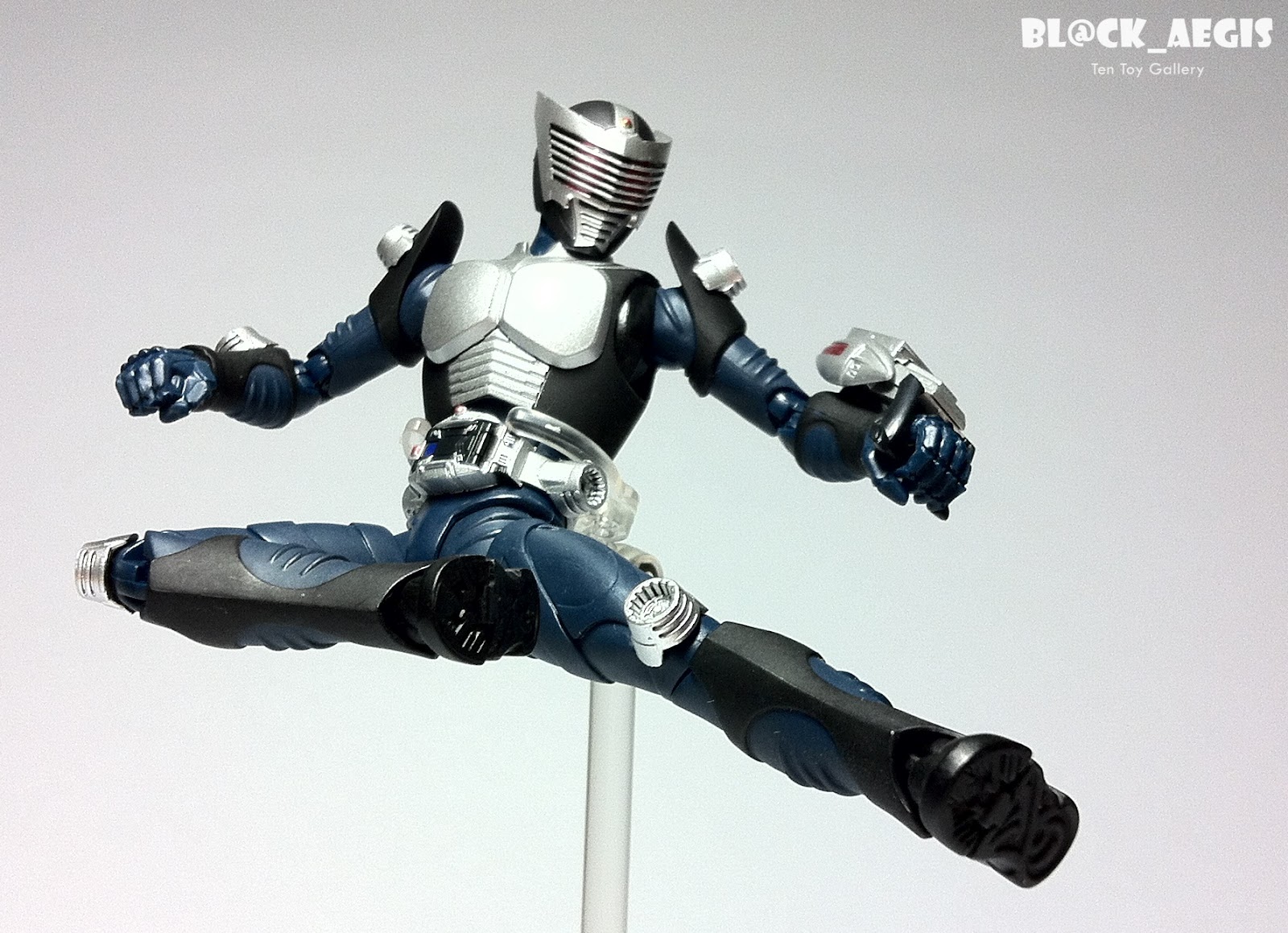 Ten Toy Gallery: Review: S.H.Figuarts Masked Rider Ryuki Blank Form