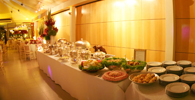 A mesa está pronta! - Casa da Caubi