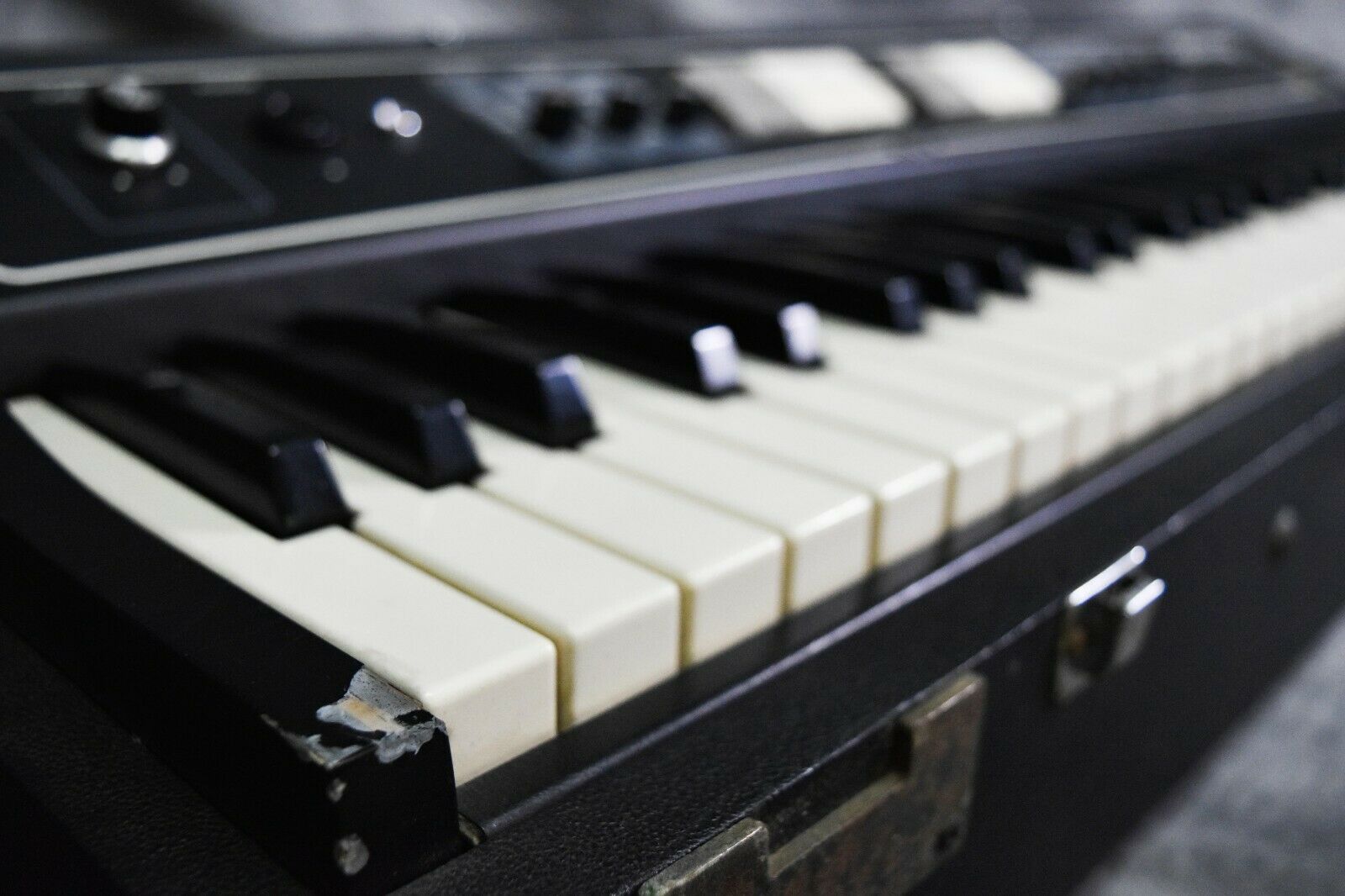 MATRIXSYNTH: Roland RS-202 Strings Synthesizer SN 520753