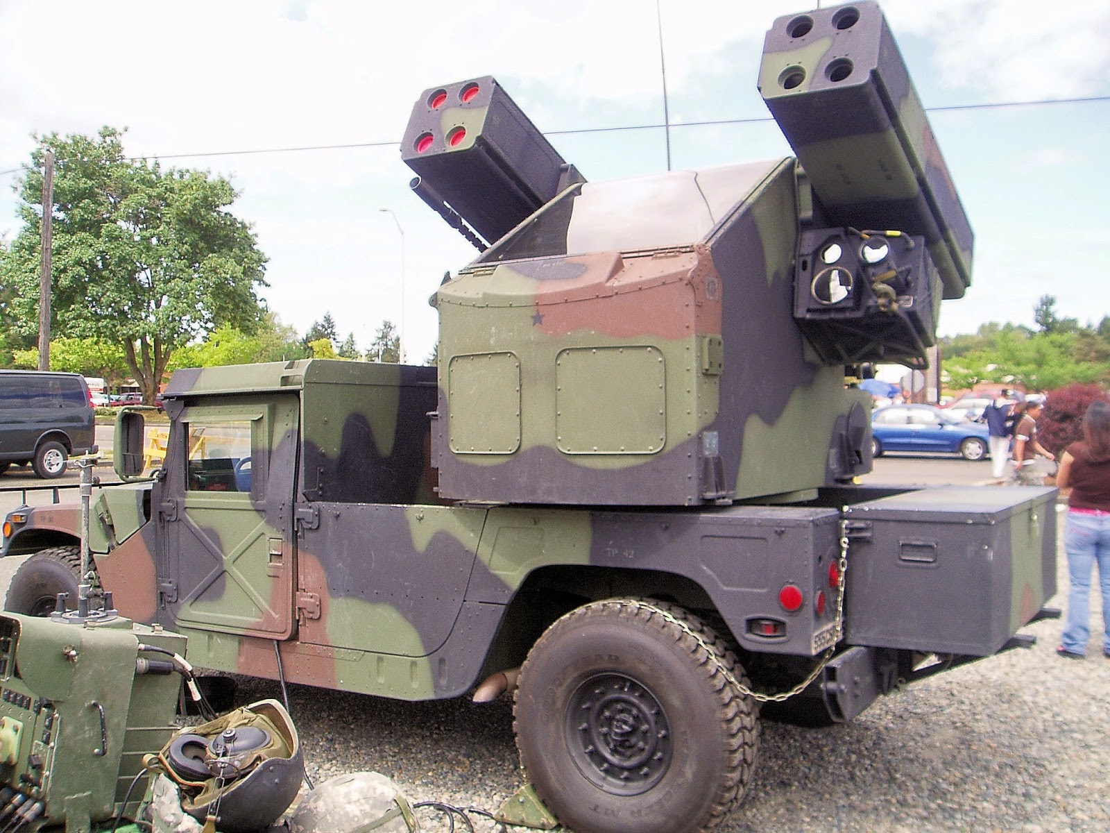 MODELISMO EM ESCALA E AFINS: Esci 1/35 M998 Avenger HUMMER