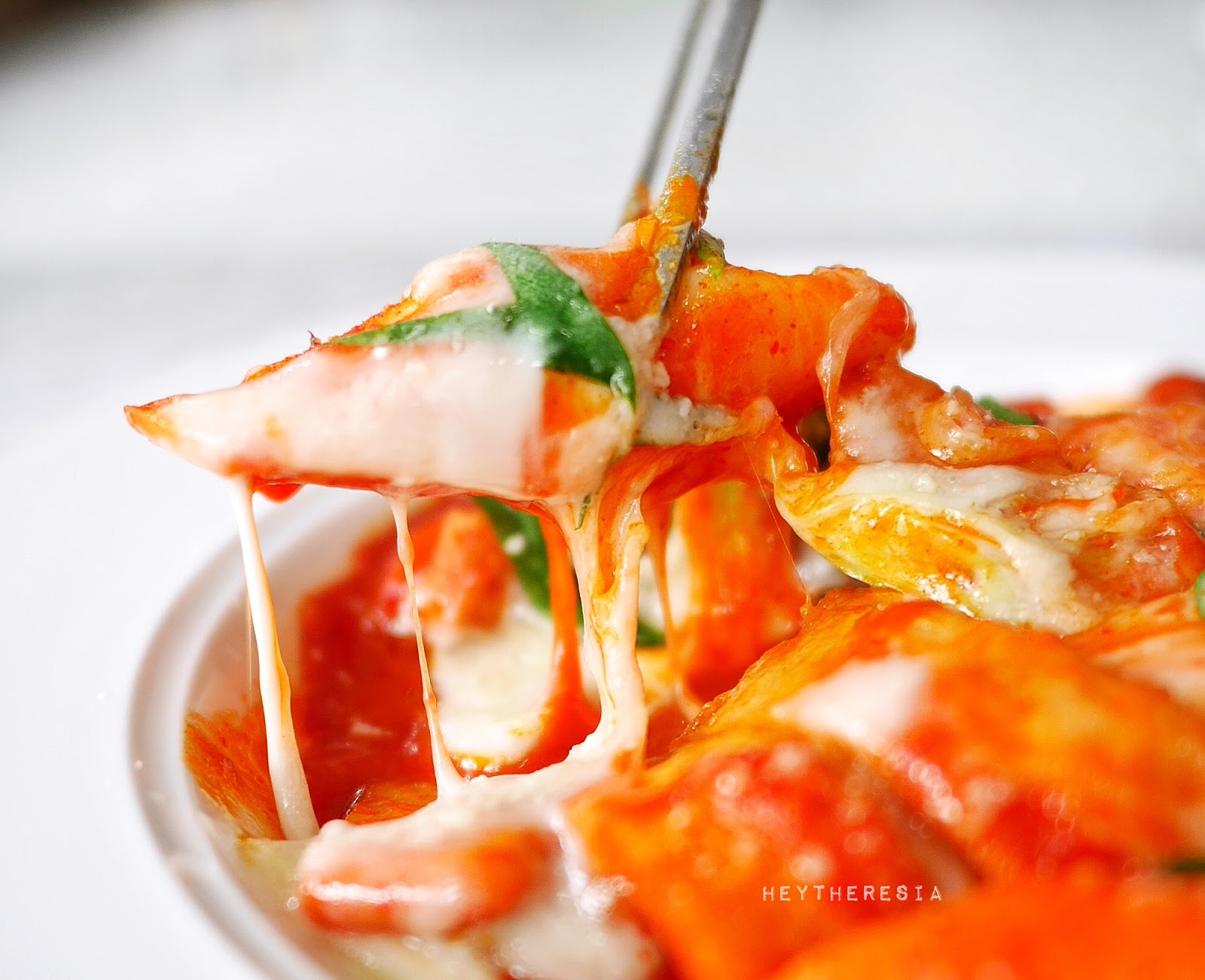 Resep: Cheese Tteokbokki (Spicy Korean Ricecakes) Recipe + Where To Get ...