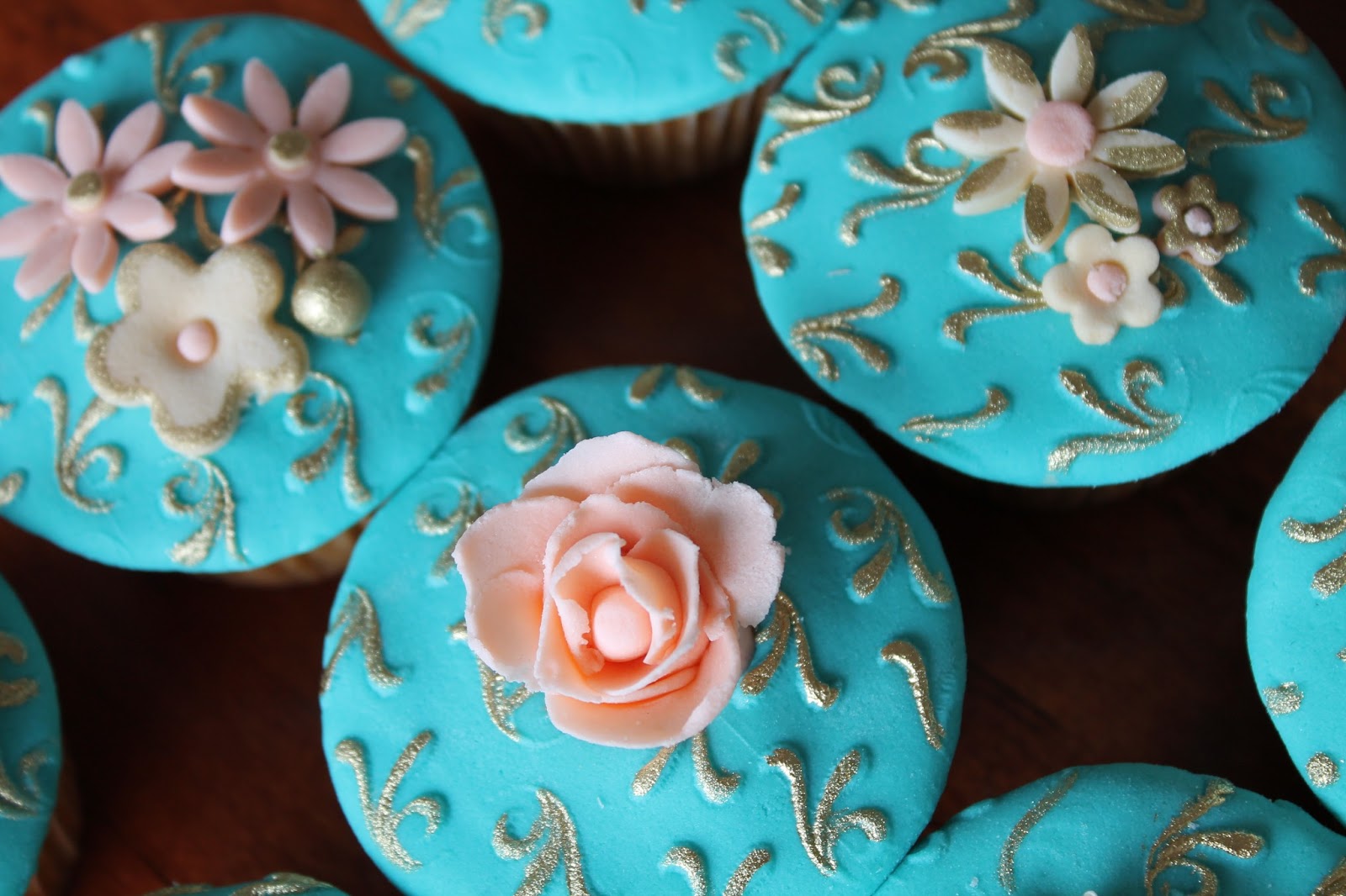 Nabeela's Bakeshop: Turquoise and Peach...