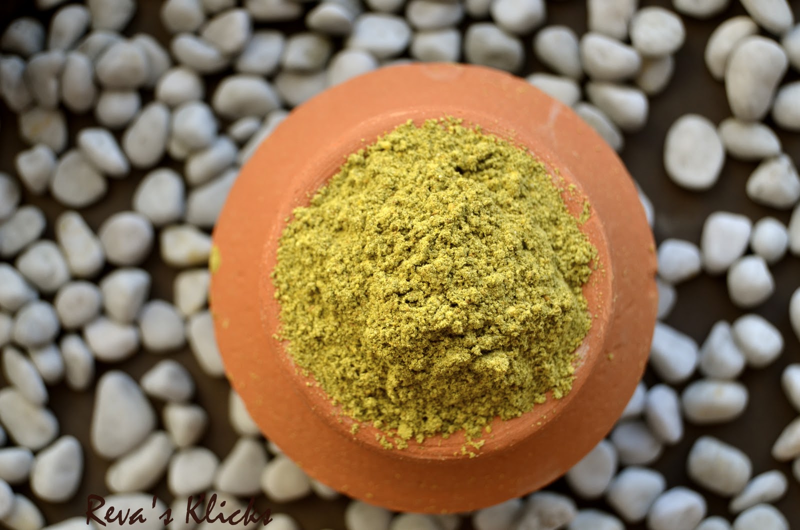 Kaarasaaram: Green Magic- Vallarai Curry Leaf Podi