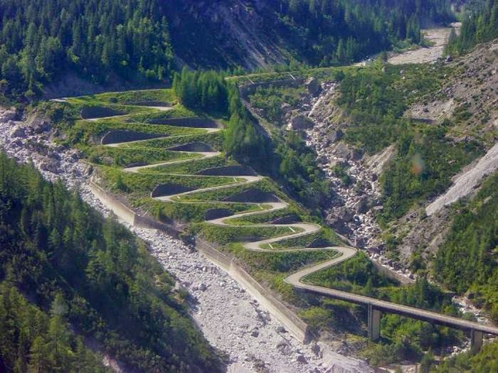 Duke World: Forcella Lavardet Mountain Pass, Italy