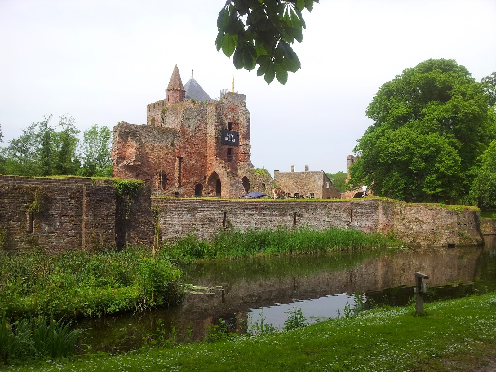 Places.Travel.Experiences: Day trip cycling to Castle Brederode