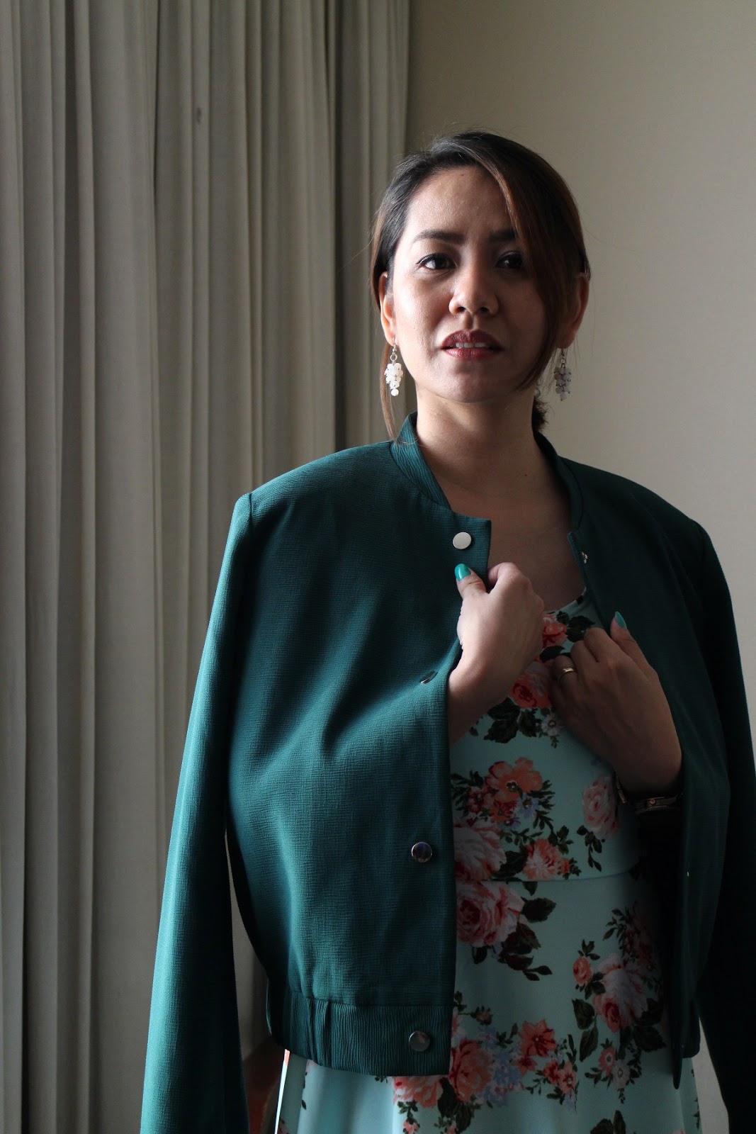 OC-Craft: 5 Ways to Style Green Jacket : Outfit #2 Floral Chic