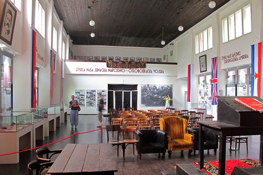 Simboli polpretekle zgodovine: JAJCE – Muzej 2. zasedanja AVNOJ-a (2 ...