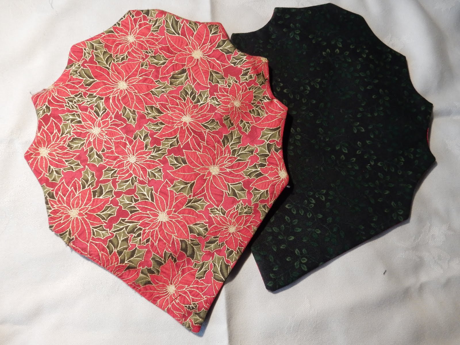 JoZart: Christmas Holly Patchwork Table Centre Instructions