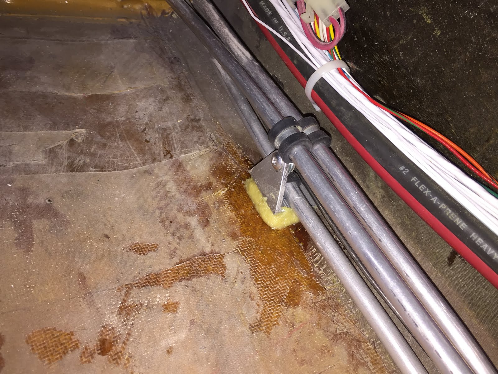 Long-EZ N159BB: Fuel Line Support