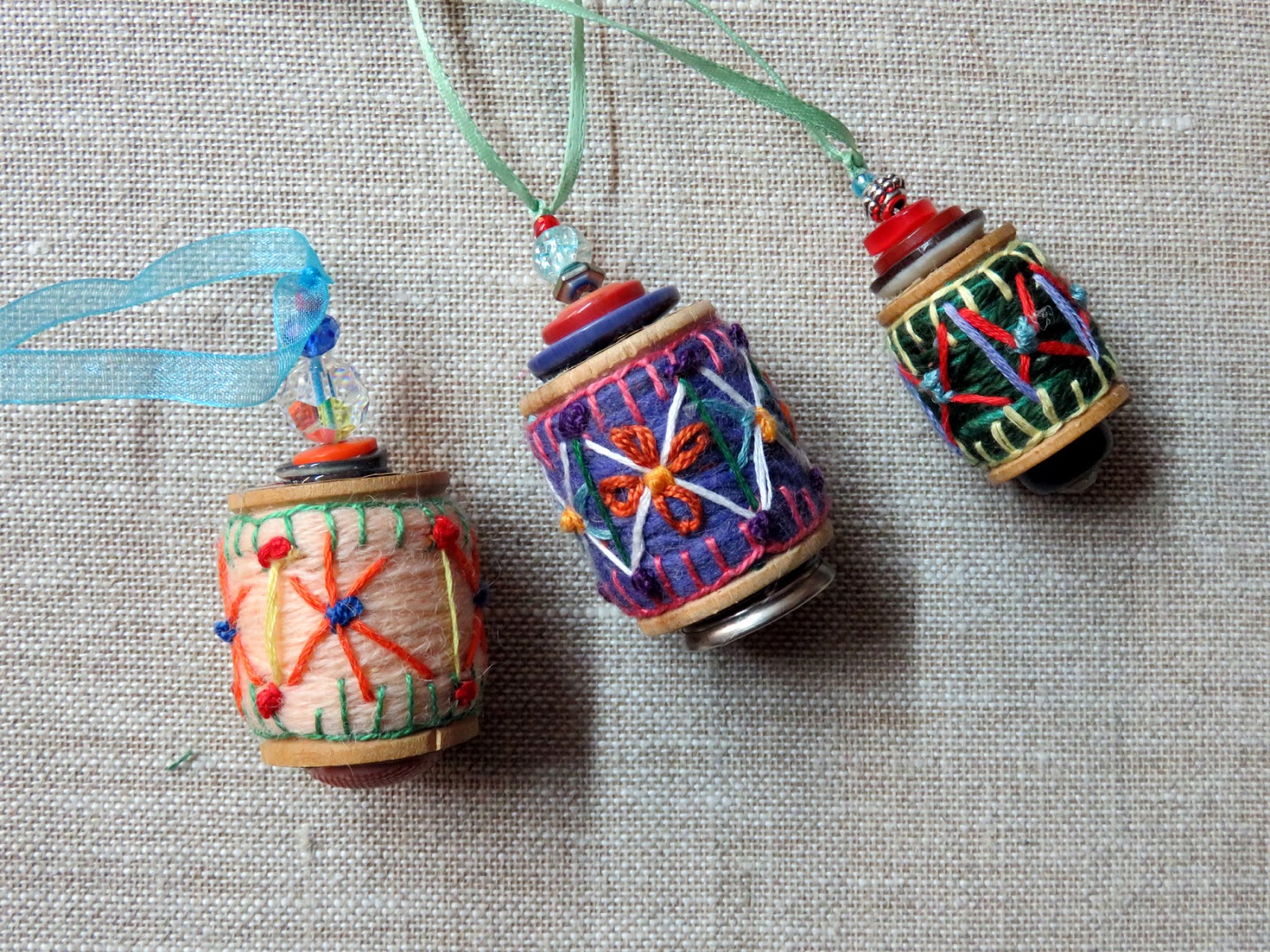 Art In Stitches: Wooden Thread Spool Ornaments