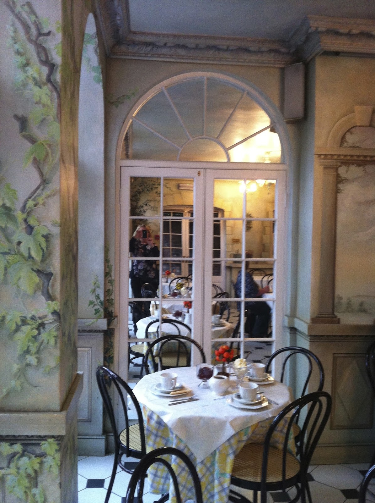 Historical and Regency Romance UK: Fans, Fan-making, and the Fan Museum ...