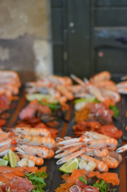 lazysunday: Pratis Farm - The loveliness of an October barn wedding ...