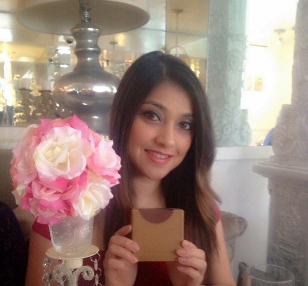 Kumpulan foto artis: Koleksi Foto Sarah Azhari