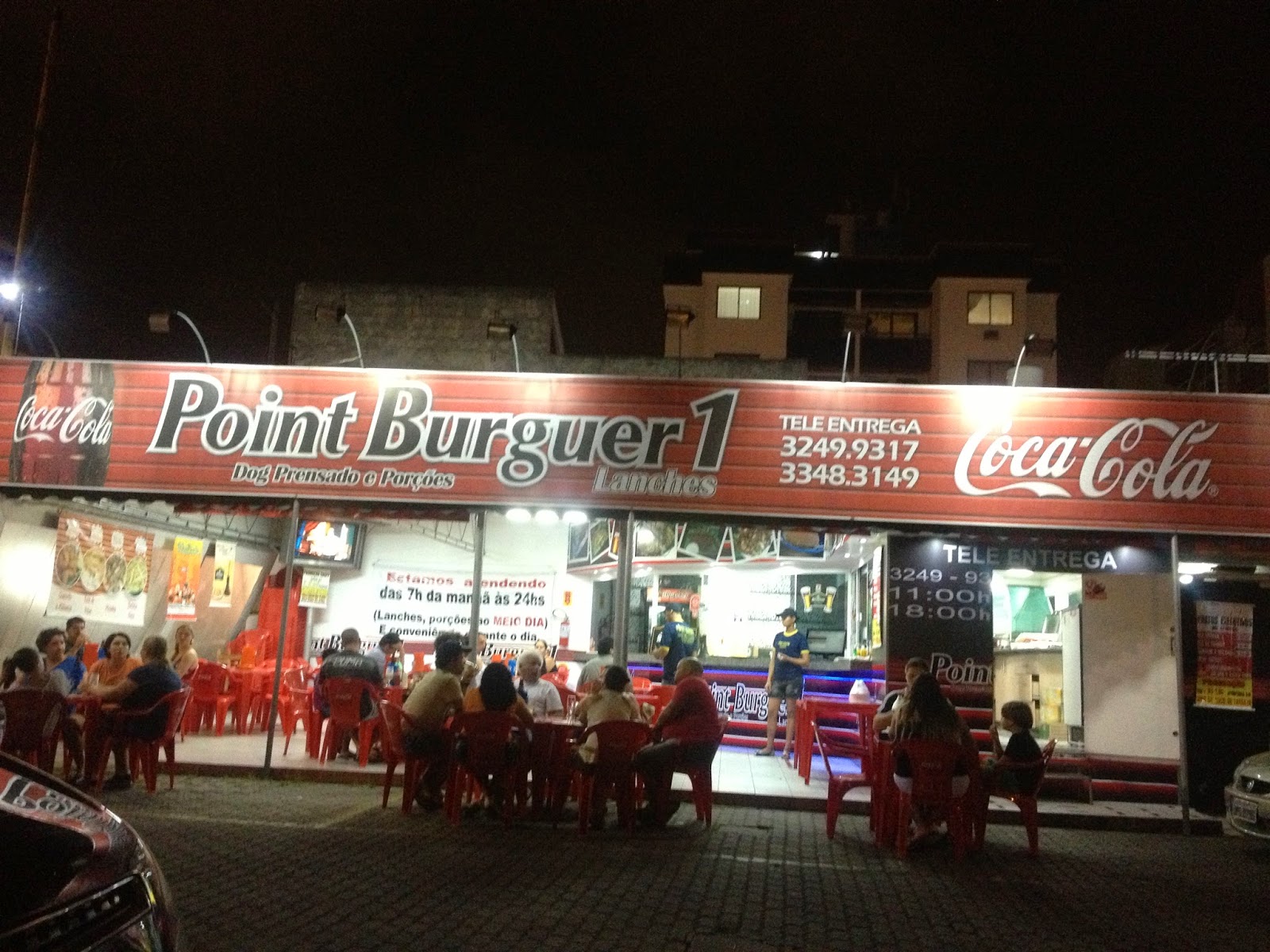 Point Burger 1 no abraão anexo ao posto de gasolina. ~ Mané & Gourmet