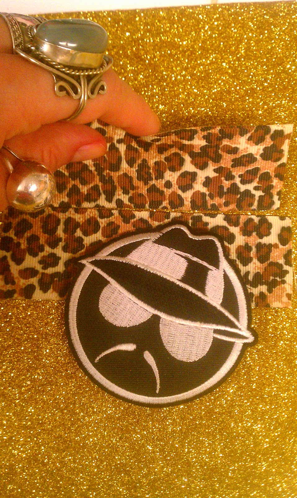 Gee Whiz Design: GEE WHIZ TUTE! PATCHES! We NEED Stinking PATCHES!