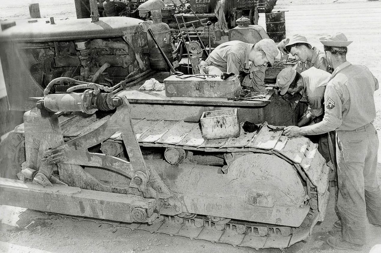 Panzerserra Bunker- Military Scale Models in 1/35 scale: Caterpillar D7 ...