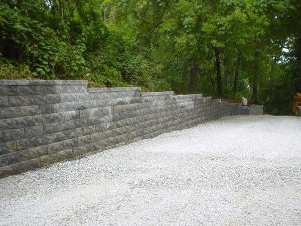 Custom Stoneworks & Design Inc.: Keystone Retaining Wall product.