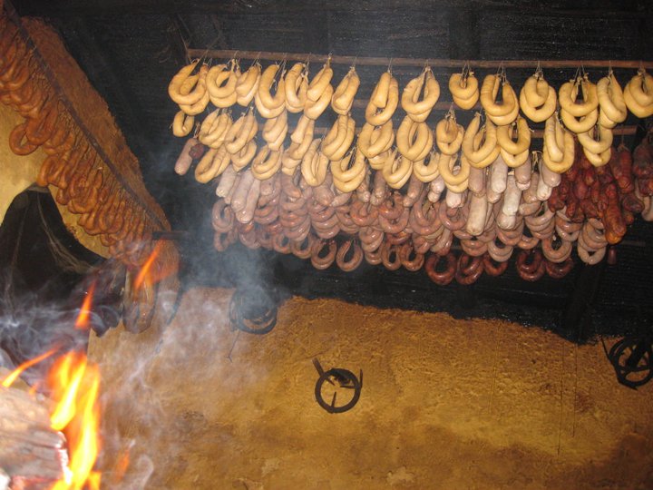 ALENTEJO-TERRA E GENTE: FUMEIRO