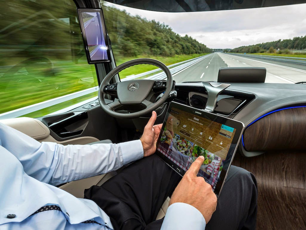 Tech Evolution: Mercedes Making a Self-Driving Tractor Trailer could ...