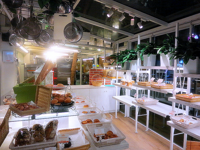 Visiting two suburban bakeries, both satisfactorily stocked with doughy ...