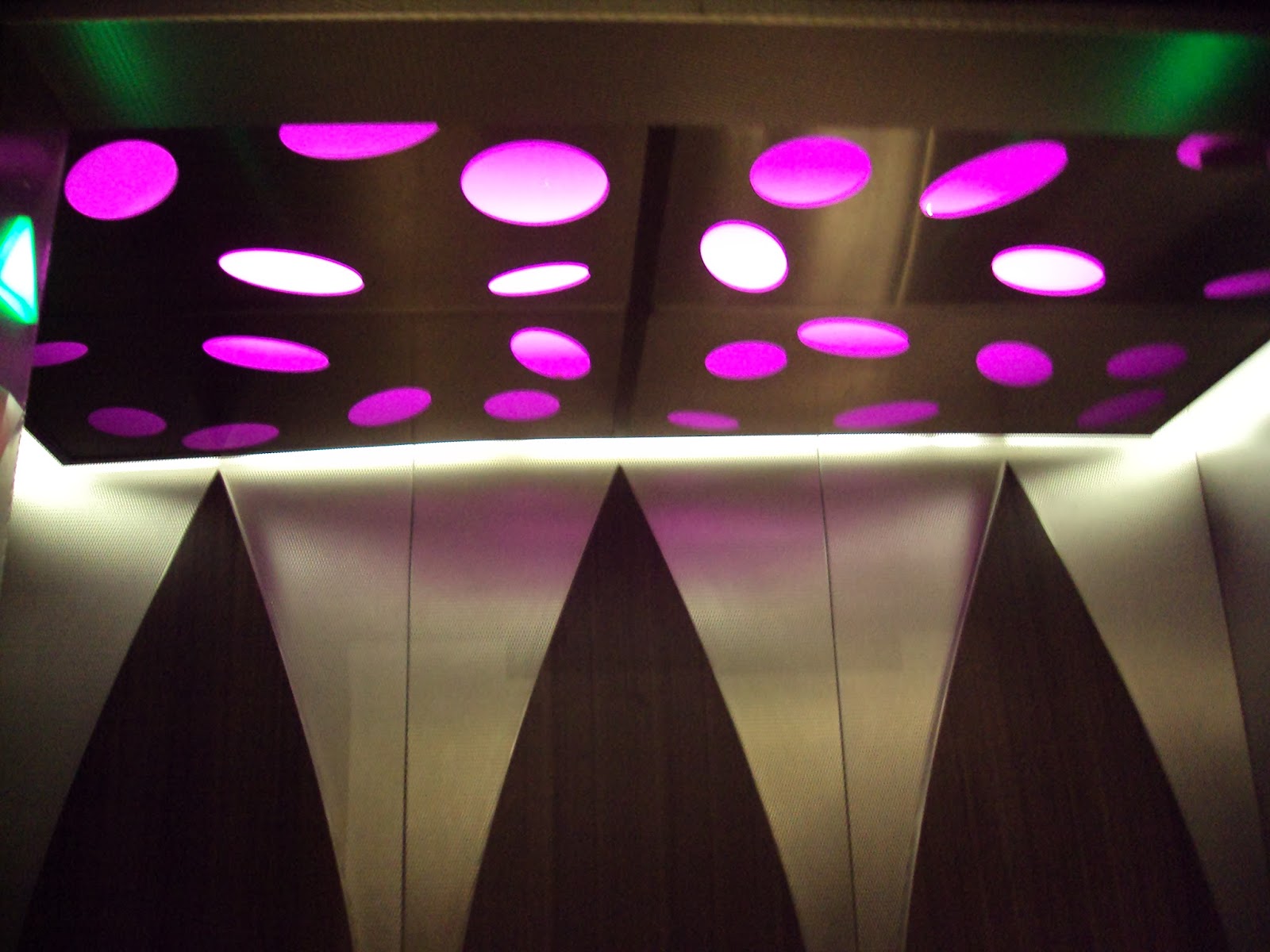 The Vintage Project: Iconic Los Angeles - Encounter Restaurant at the ...