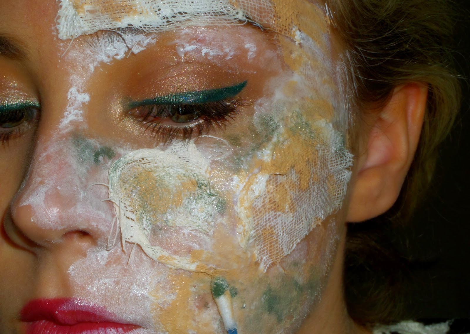 Lily Rose: Decomposing Zombie Halloween Makeup Look