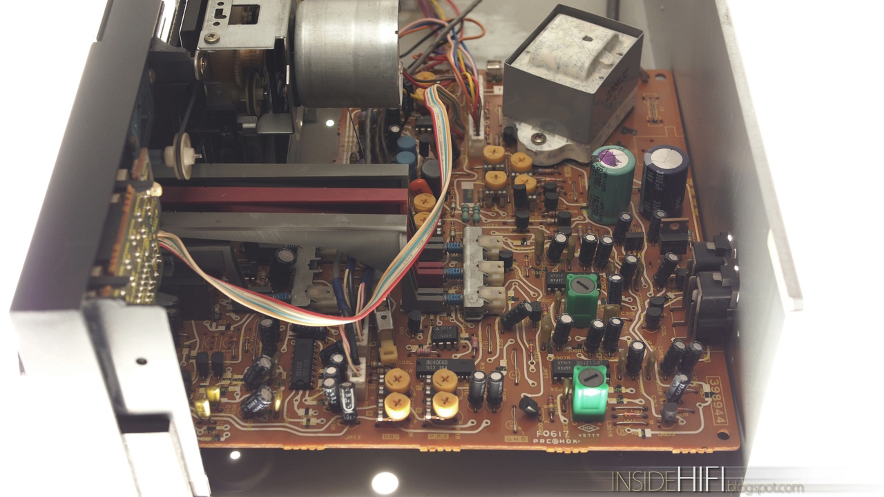 Inside Hi-Fi: Hitachi D-W440