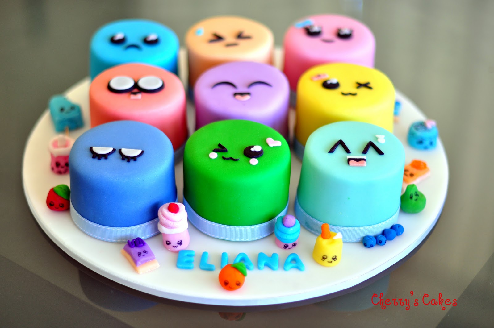 Cherry's Cakes: 9 Kawaii Faces (Mini) Cakes