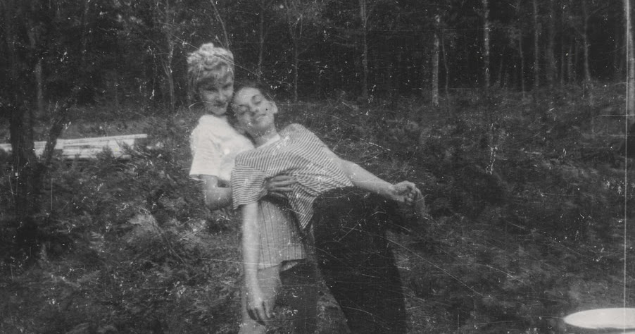 Goofing Off: 50 Bizarre and Funny Vintage Snapshots From Between the ...