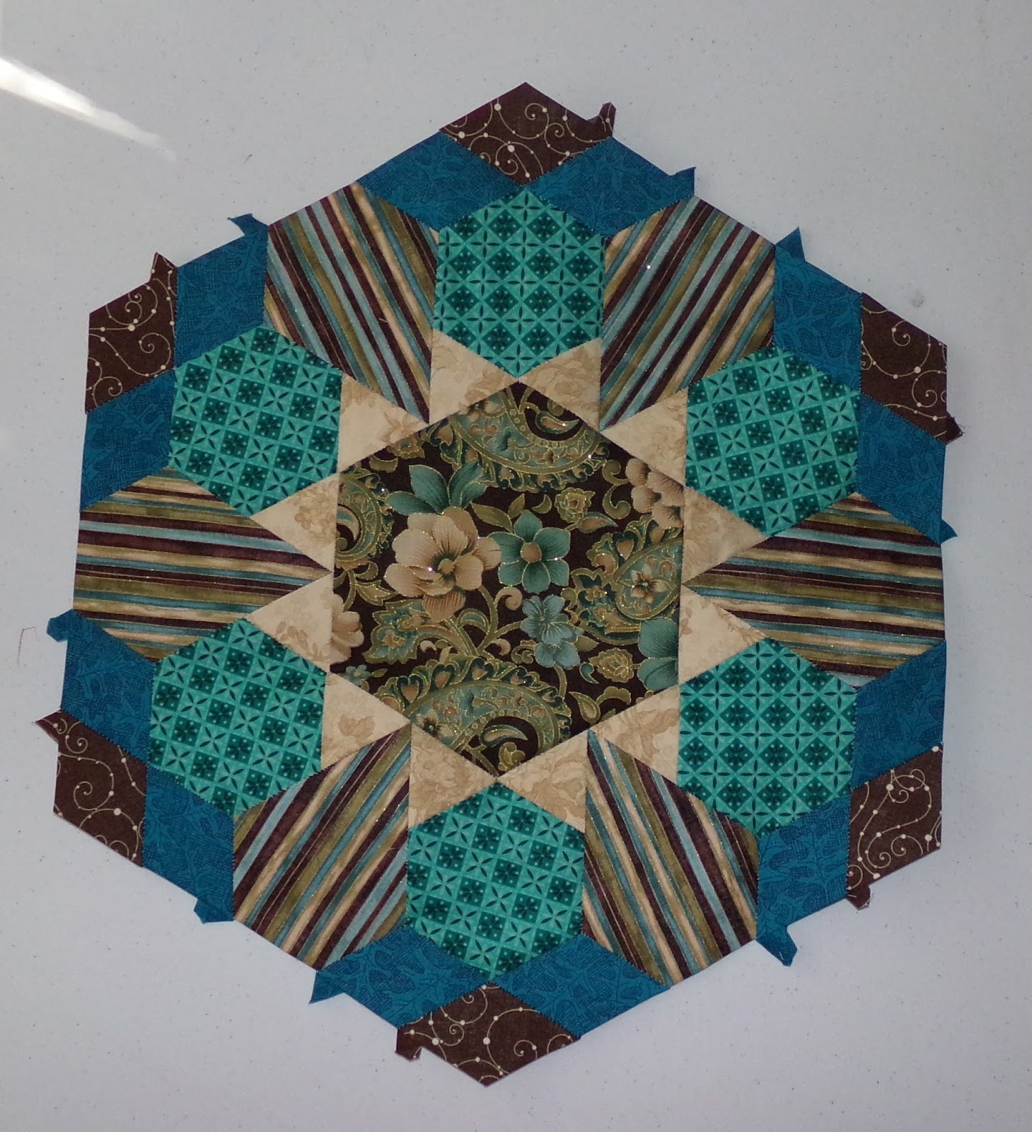 Shawkl Designs: Working in a Larger Scale Hexagon EPP