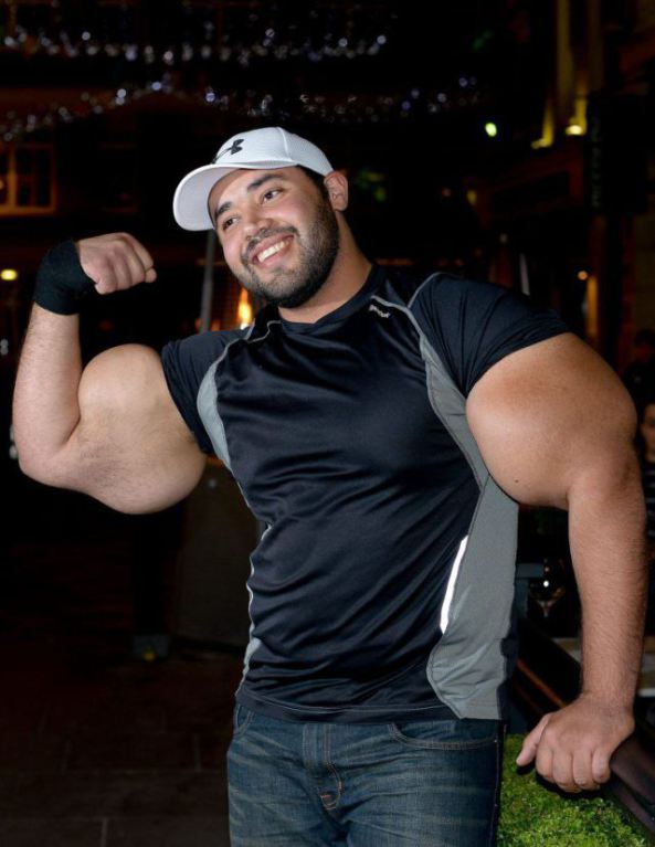 biggest body builders: biggest bodybuilder mustafa ismail