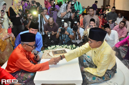 twenty2december™ : [TAHNIAH] Gambar majlis pernikahan Hattan dan Arianie.