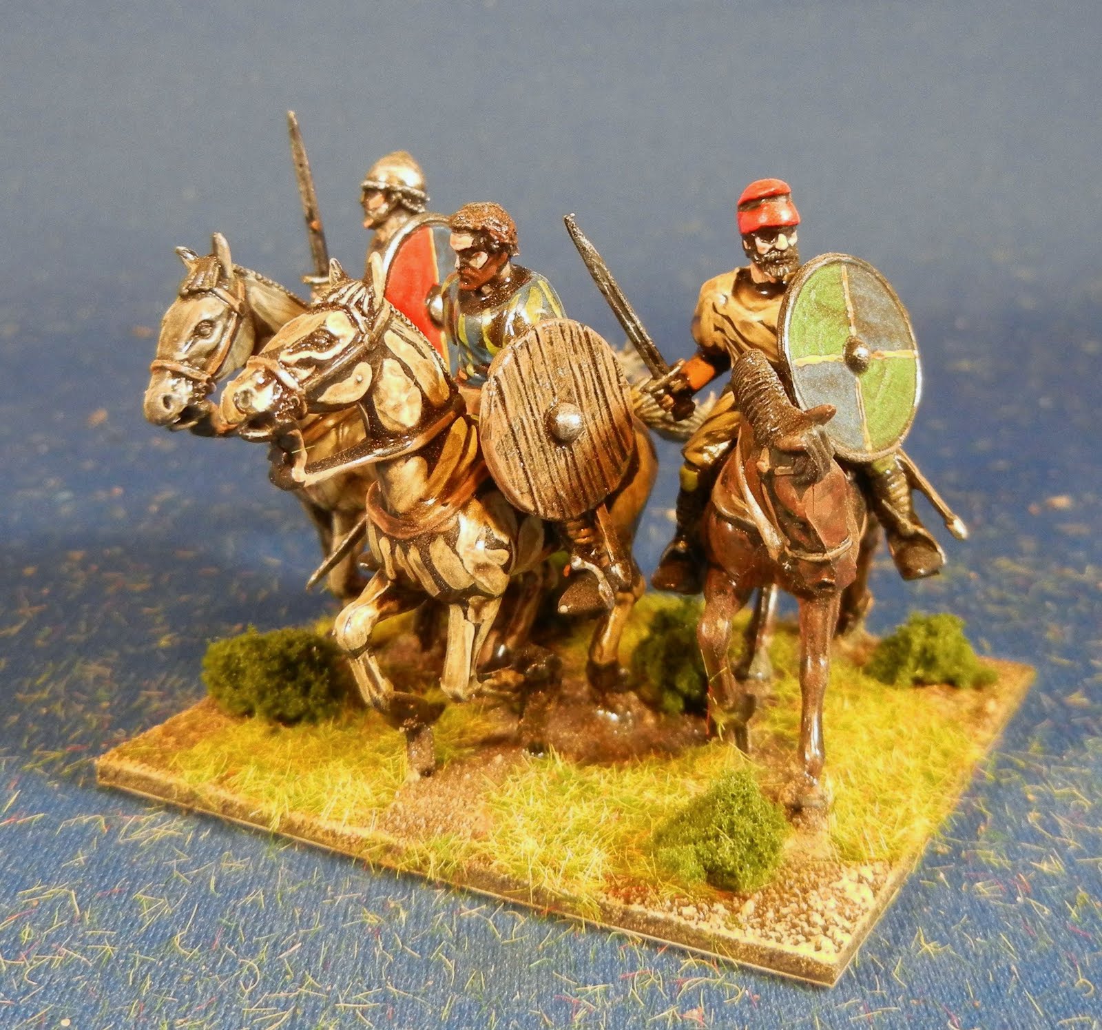 Bob's Miniature Wargaming Blog: 28mm Saxons hordes and cavalry